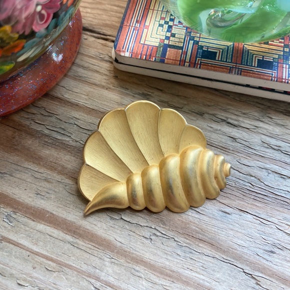 Vintage | Jewelry | Vintage Brushed Gold Tone Seashell Pin | Poshmark